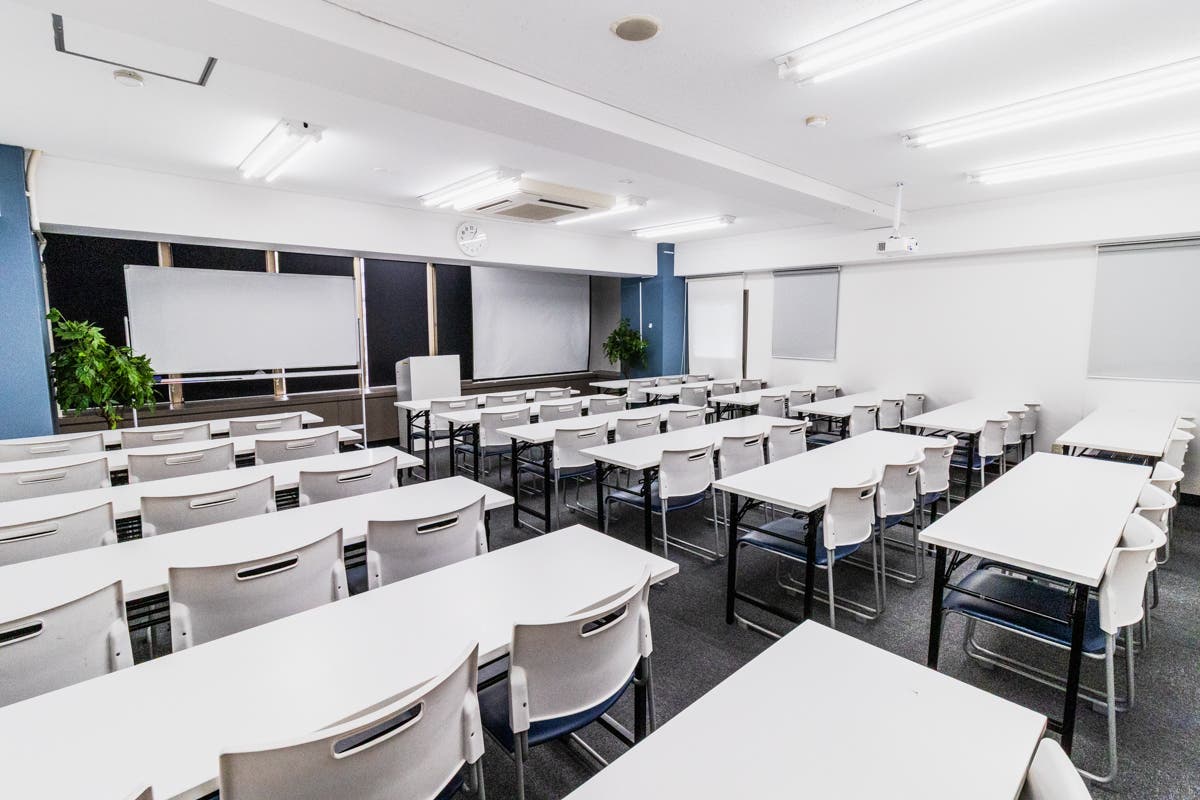 【池袋駅西口出口目の前！定員54名】プロジェクター・ホワイトボード・マイク・WiFi全て無料！ふれあい貸し会議室 池袋No148の写真2