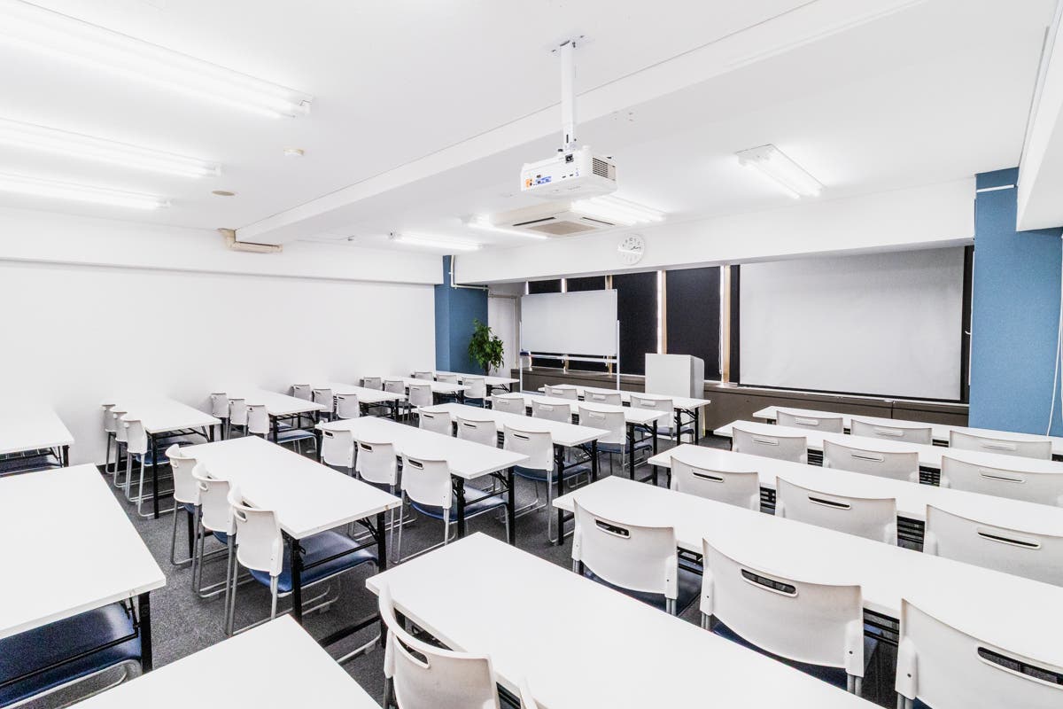 【池袋駅西口出口目の前！定員54名】プロジェクター・ホワイトボード・マイク・WiFi全て無料！ふれあい貸し会議室 池袋No148の写真3