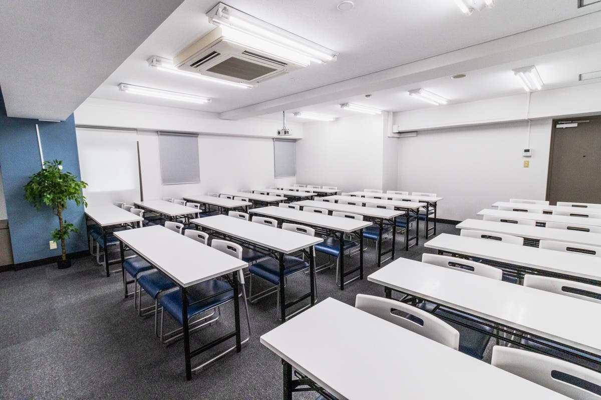 【池袋駅西口出口目の前！定員54名】プロジェクター・ホワイトボード・マイク・WiFi全て無料！ふれあい貸し会議室 池袋No148の写真4