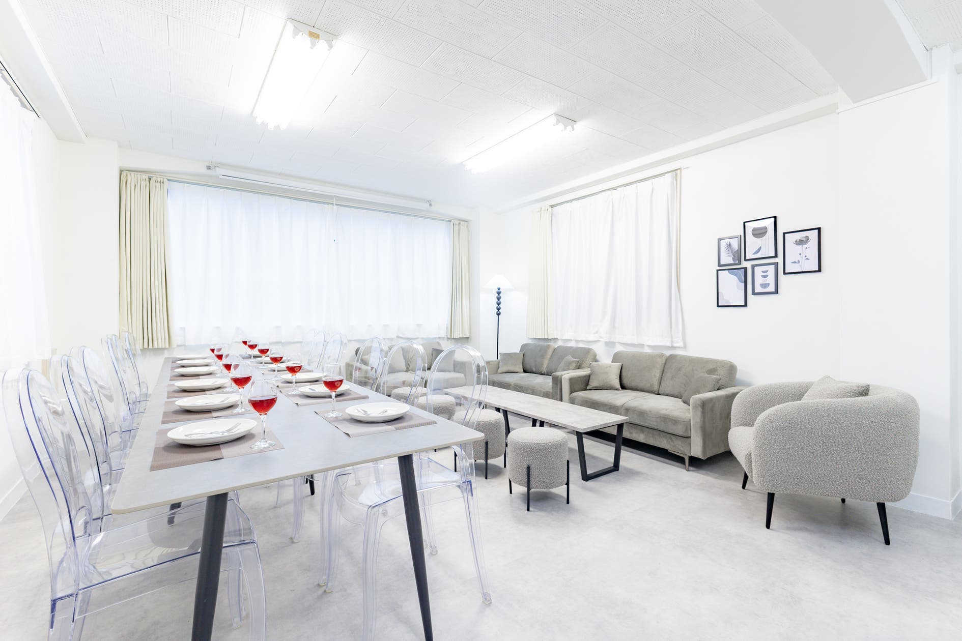 【OPEN特価】新橋駅チカ｜23名着席🉑×シンプル空間｜会議/セミナー/懇親会/パーティーに◎の写真1