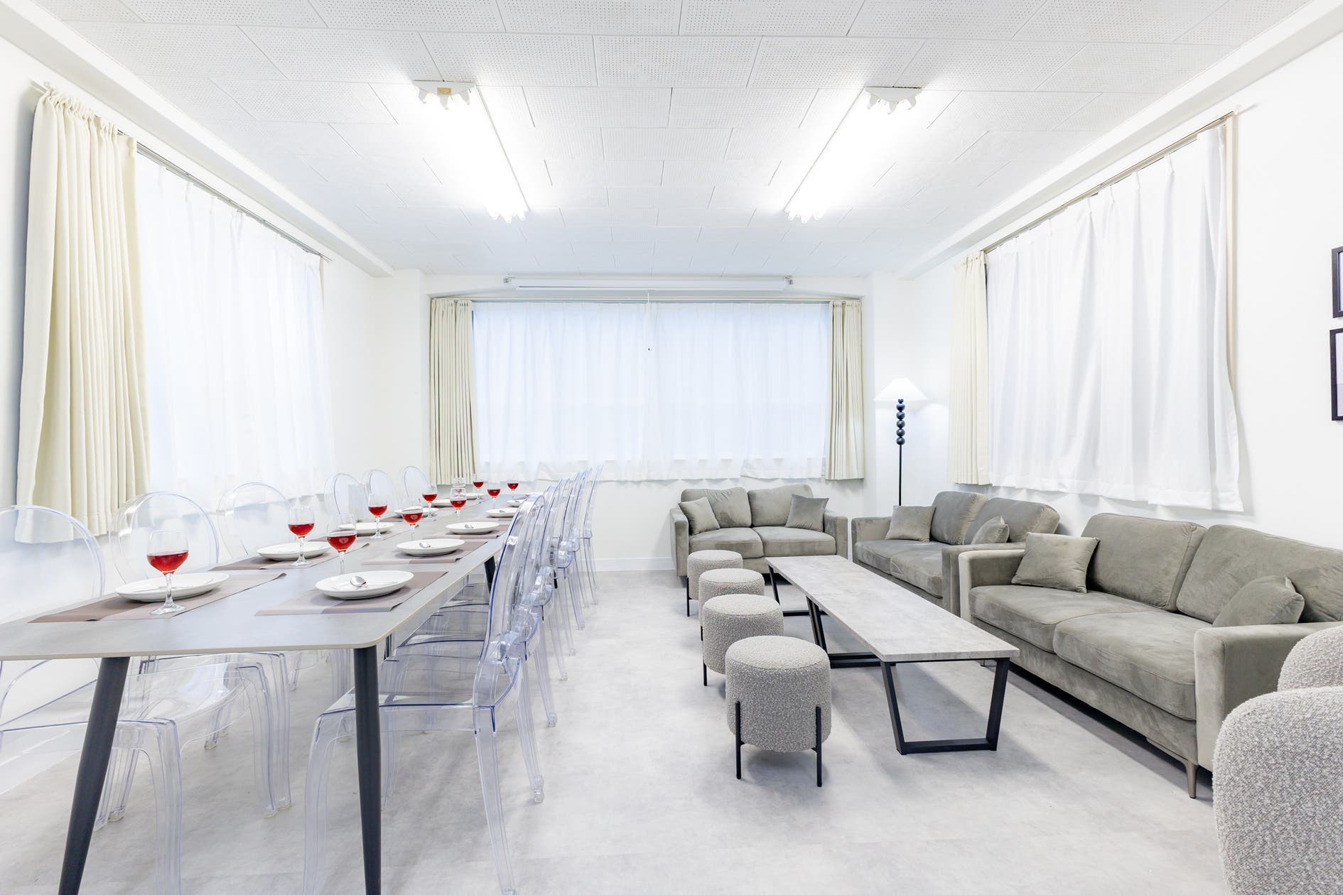 【OPEN特価】新橋駅チカ｜23名着席🉑×シンプル空間｜会議/セミナー/懇親会/パーティーに◎の写真2