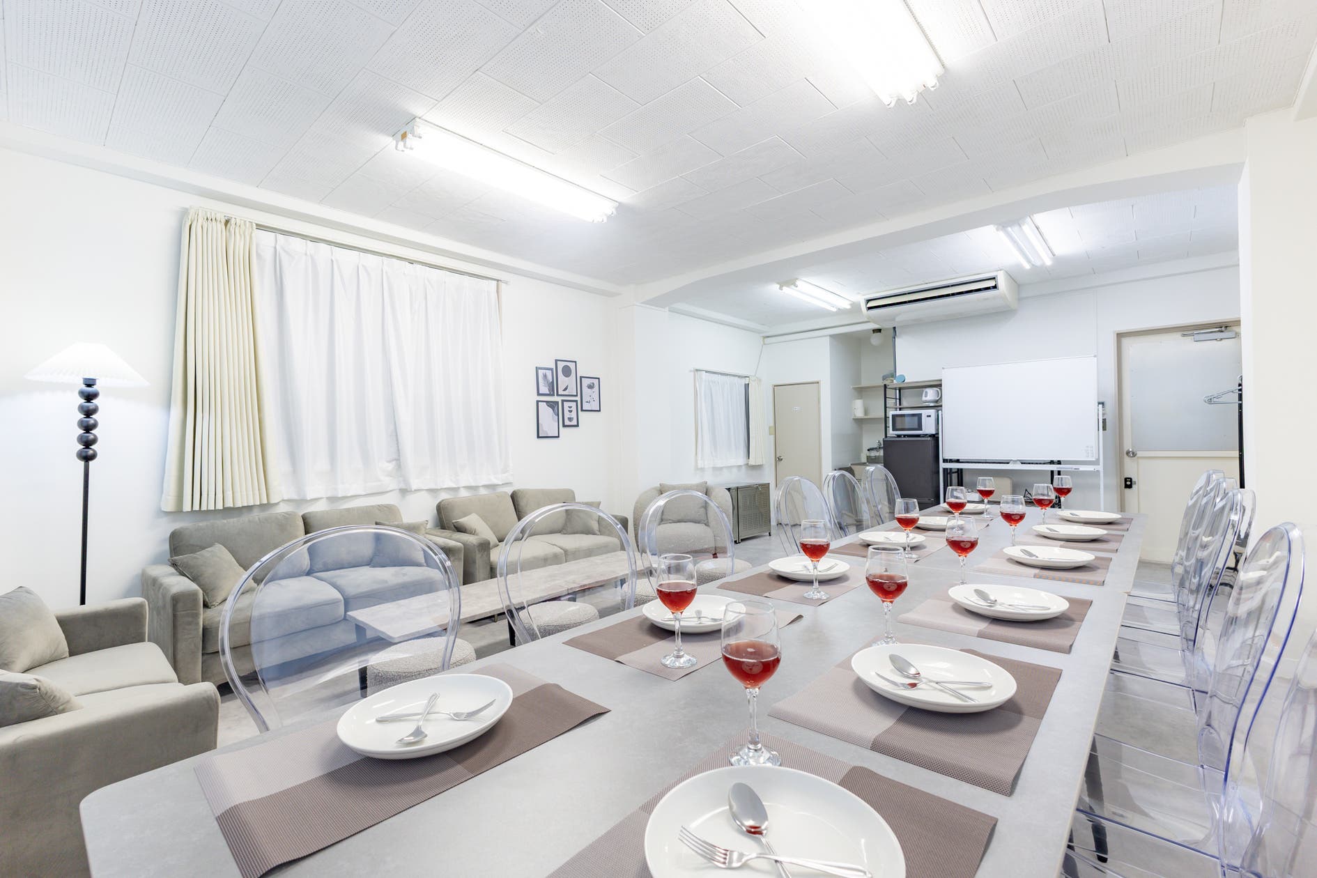 【OPEN特価】新橋駅チカ｜23名着席🉑×シンプル空間｜会議/セミナー/懇親会/パーティーに◎の写真3