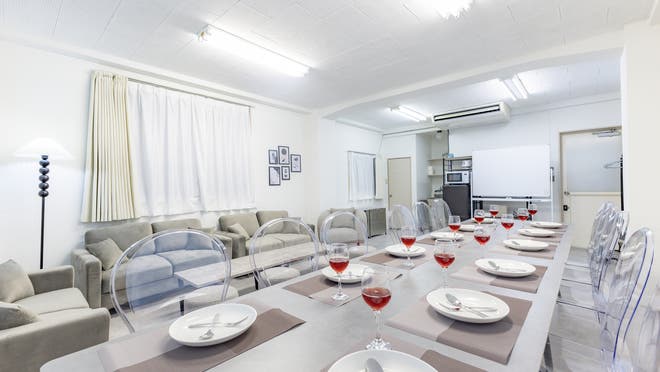 【OPEN特価】新橋駅チカ|23名着席🉑×シンプル空間|会議/セミナー/懇親会/パーティーに◎の写真3