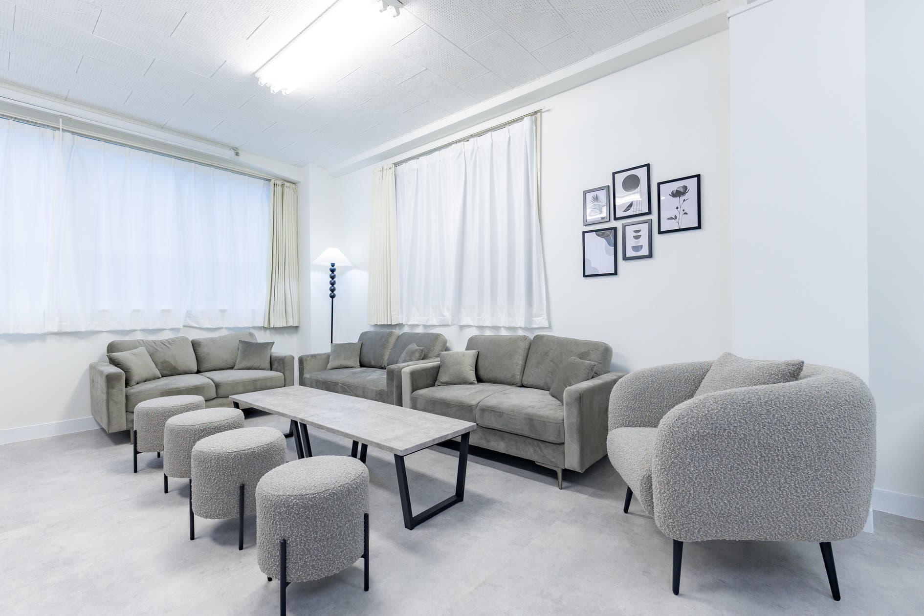 【OPEN特価】新橋駅チカ｜23名着席🉑×シンプル空間｜会議/セミナー/懇親会/パーティーに◎の写真6