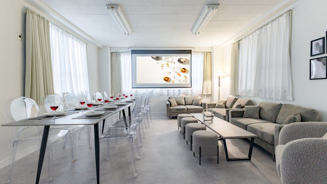 【OPEN特価】新橋駅チカ|23名着席🉑×シンプル空間|会議/セミナー/懇親会/パーティーに◎の写真9