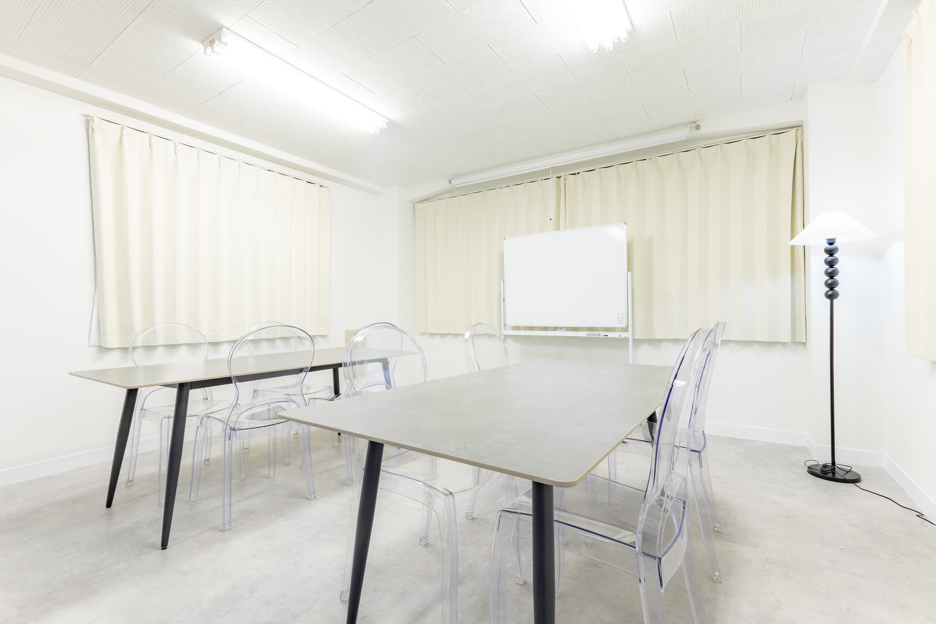 【OPEN特価】新橋駅チカ｜23名着席🉑×シンプル空間｜会議/セミナー/懇親会/パーティーに◎の写真18