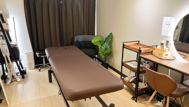 【学芸大学駅3分】完全個室のプライベートサロン✨ブラウンを基調とした良質空間🌿の写真1