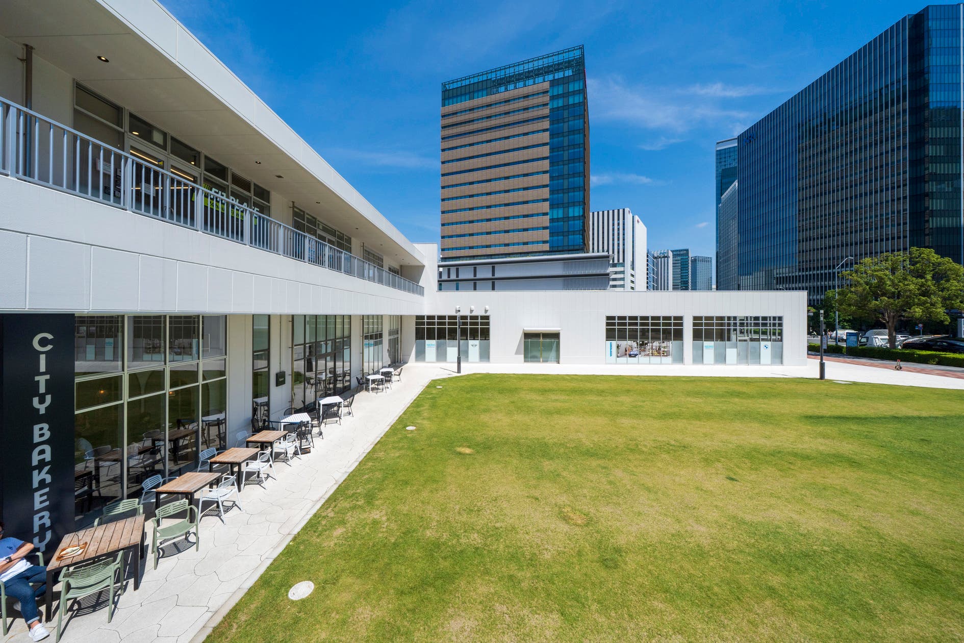 約300坪のふかふか天然芝！横浜みなとみらいの屋外イベント・撮影スペースの写真3