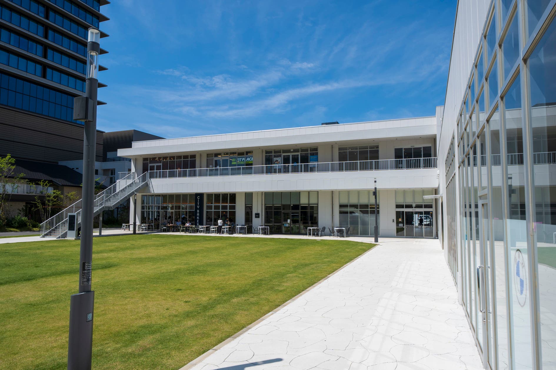 約300坪のふかふか天然芝！横浜みなとみらいの屋外イベント・撮影スペースの写真6