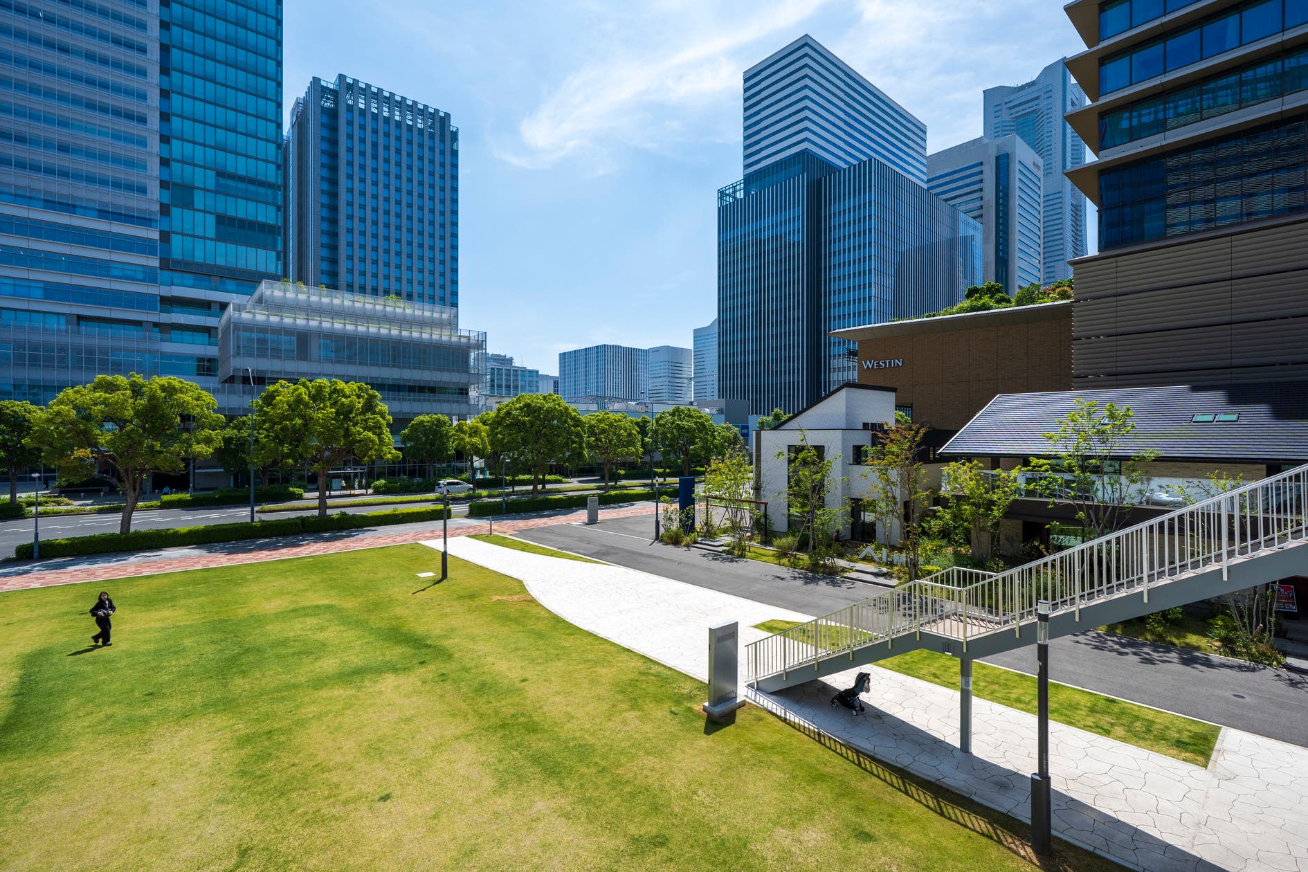 約300坪のふかふか天然芝！横浜みなとみらいの屋外イベント・撮影スペースの写真7