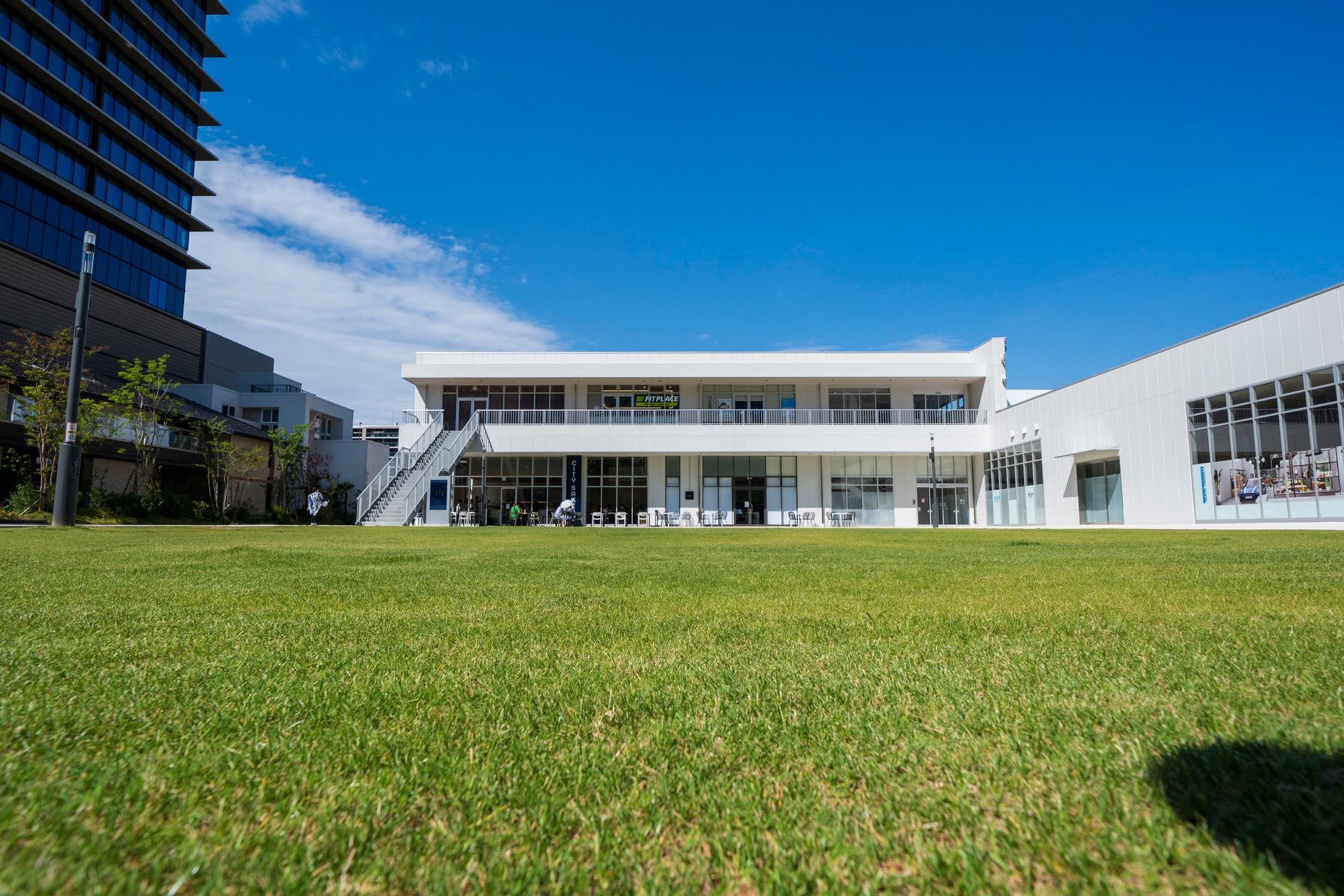 約300坪のふかふか天然芝！横浜みなとみらいの屋外イベント・撮影スペースの写真9