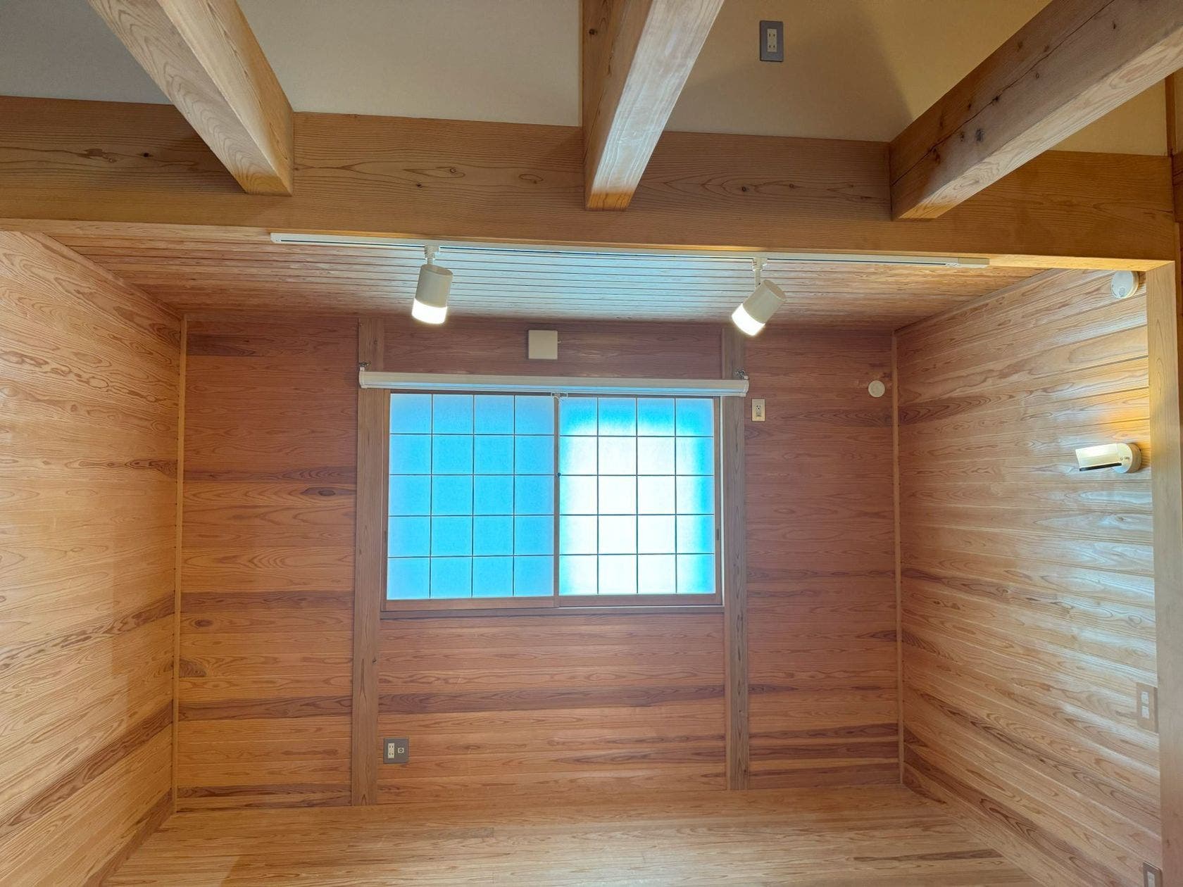 舞浜テーマパークまでバスで22分。戸建て1棟貸切利用。 飲食可。バリアフリー。駐車場２台完備 、バス停も目の前の写真22