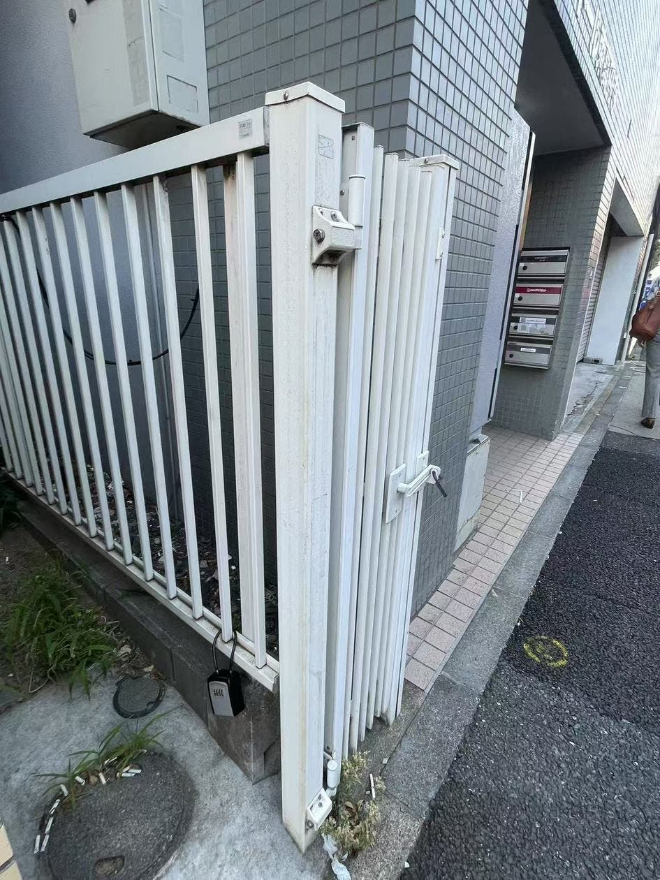 東高円寺駅徒歩3分｜机・椅子完備の静かな個室スペース／音声収録・作業・テレワークにの写真2