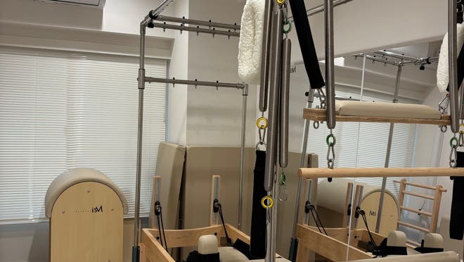 東銀座駅徒歩5分/マシンピラティスレンタルスタジオ/キャフォーマー、バレル完備!の写真1