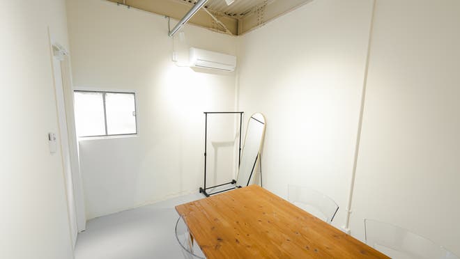 天井高4m超のメインフロアは100㎡超/2フロアで利用方法は無限大の写真5