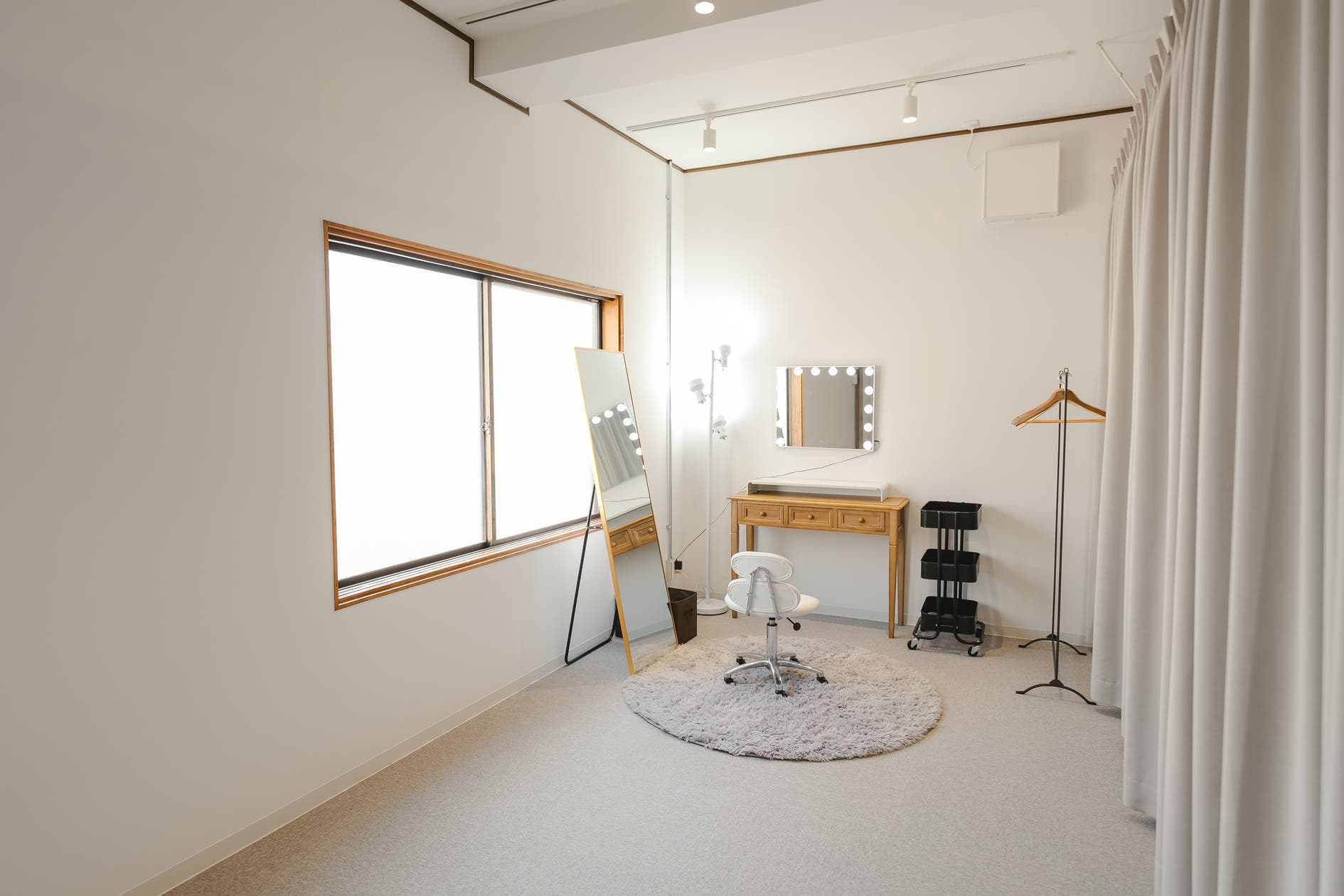 天井高4m超のメインフロアは100㎡超/2フロアで利用方法は無限大の写真10