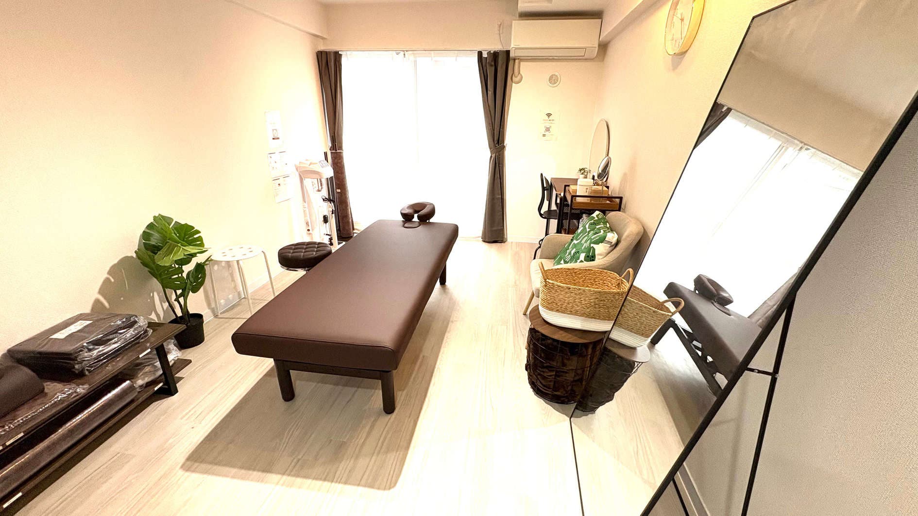 【New OPEN】池袋駅5分｜完全個室プライベートサロン✨木目基調とした良質空間🌿の写真1