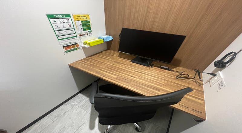 【神田駅から徒歩1分】モニター・フリードリンク付き1名個室（ブース1）※予約時間前は入室不可
