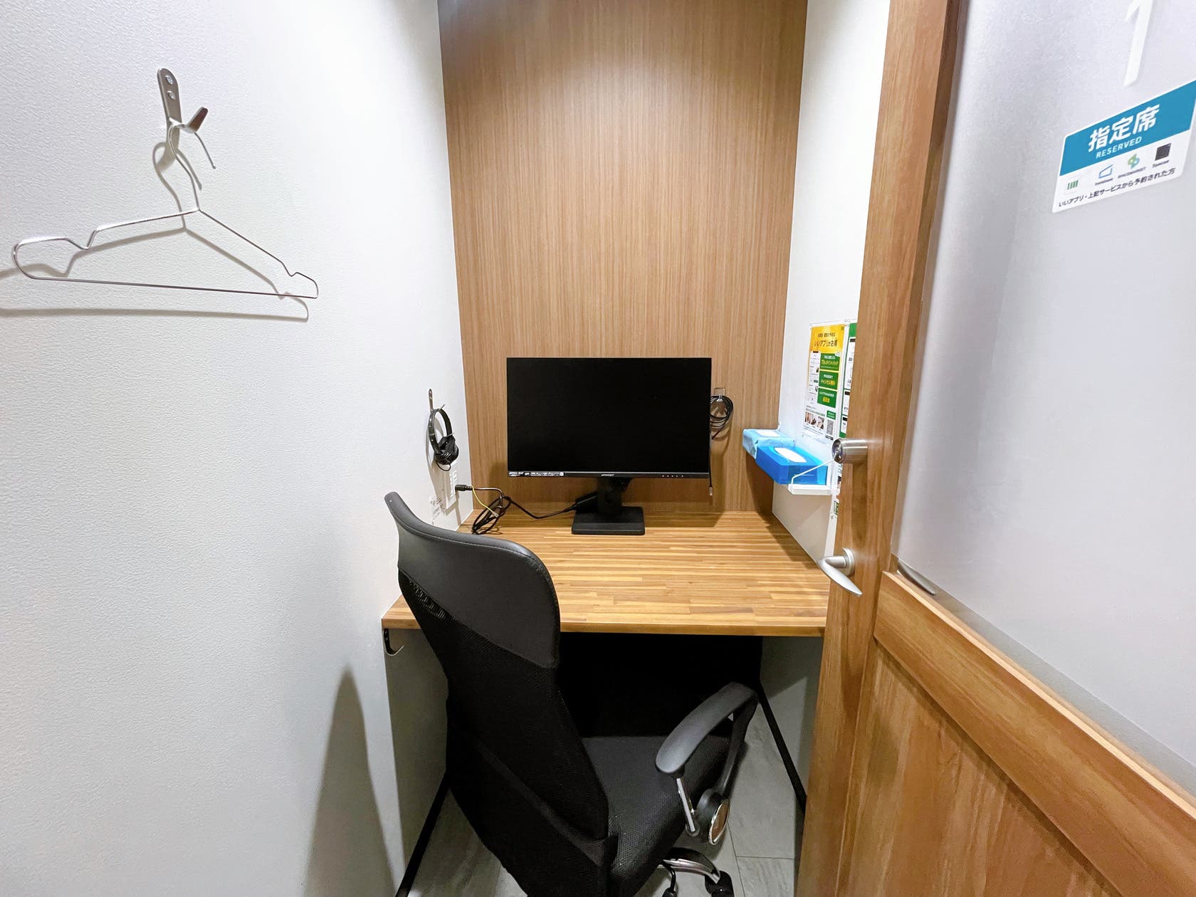 【神田駅から徒歩1分】モニター・フリードリンク付き1名個室（ブース2）※予約時間前は入室不可の写真7