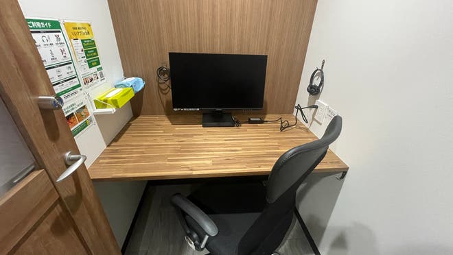 【神田駅から徒歩1分】モニター・フリードリンク付き1名個室(ブース8)※予約時間前は入室不可の写真3