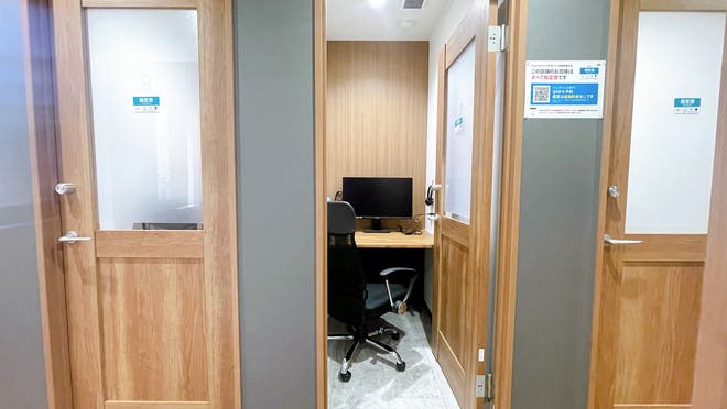 【神田駅から徒歩1分】モニター・フリードリンク付き1名個室(ブース11)※予約時間前は入室不可の写真5