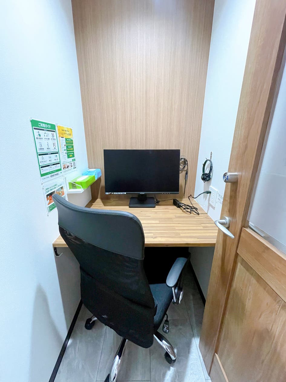 【神田駅から徒歩1分】モニター・フリードリンク付き1名個室（ブース12）※予約時間前は入室不可の写真6