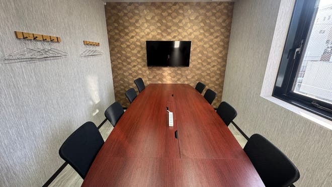 【神田駅から徒歩1分】モニター・フリードリンク付き8名会議室(Room C)※予約時間前は入室不可の写真5