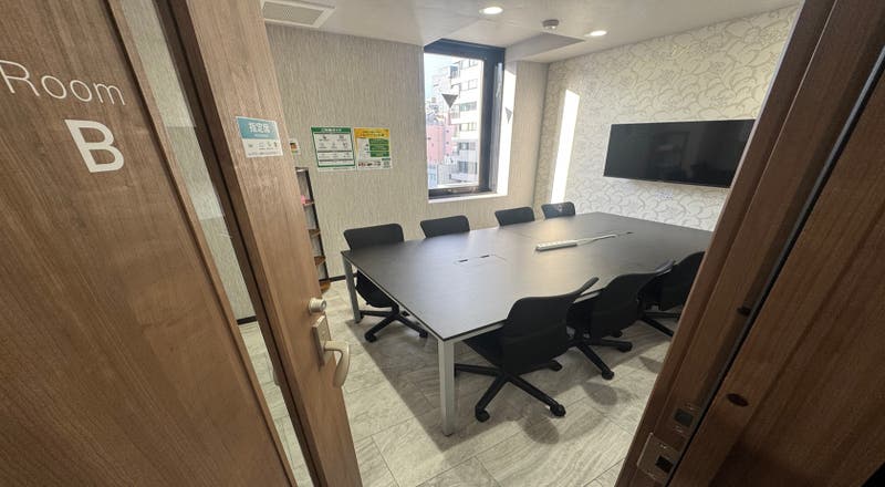 【神田駅から徒歩1分】モニター・フリードリンク付き8名会議室（Room B）※予約時間前は入室不可