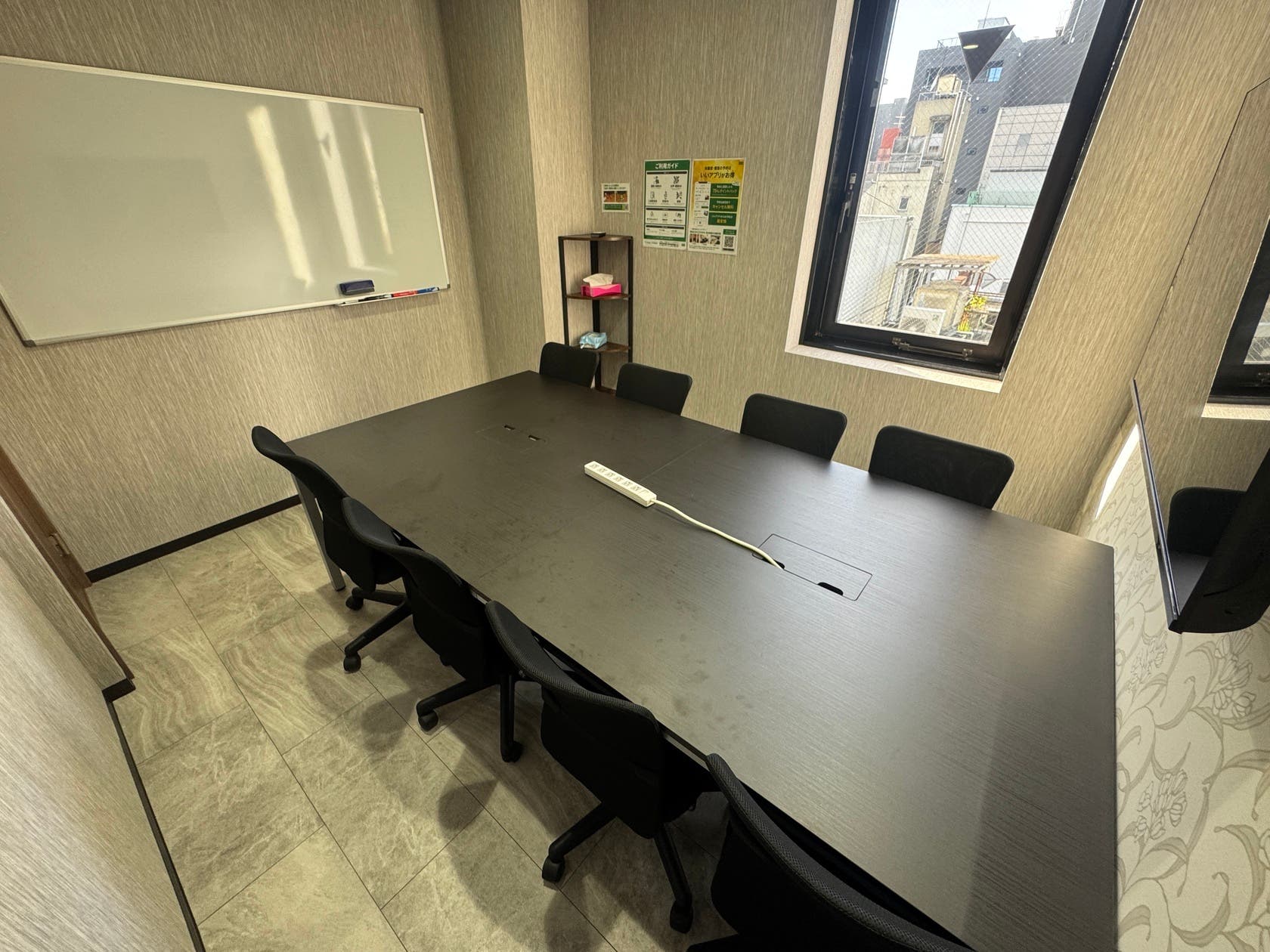 【神田駅から徒歩1分】モニター・フリードリンク付き8名会議室（Room B）※予約時間前は入室不可の写真2