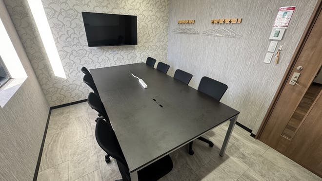 【神田駅から徒歩1分】モニター・フリードリンク付き8名会議室(Room B)※予約時間前は入室不可の写真4