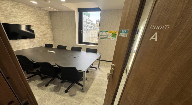 【神田駅から徒歩1分】モニター・フリードリンク付き8名会議室（Room A）※予約時間前は入室不可