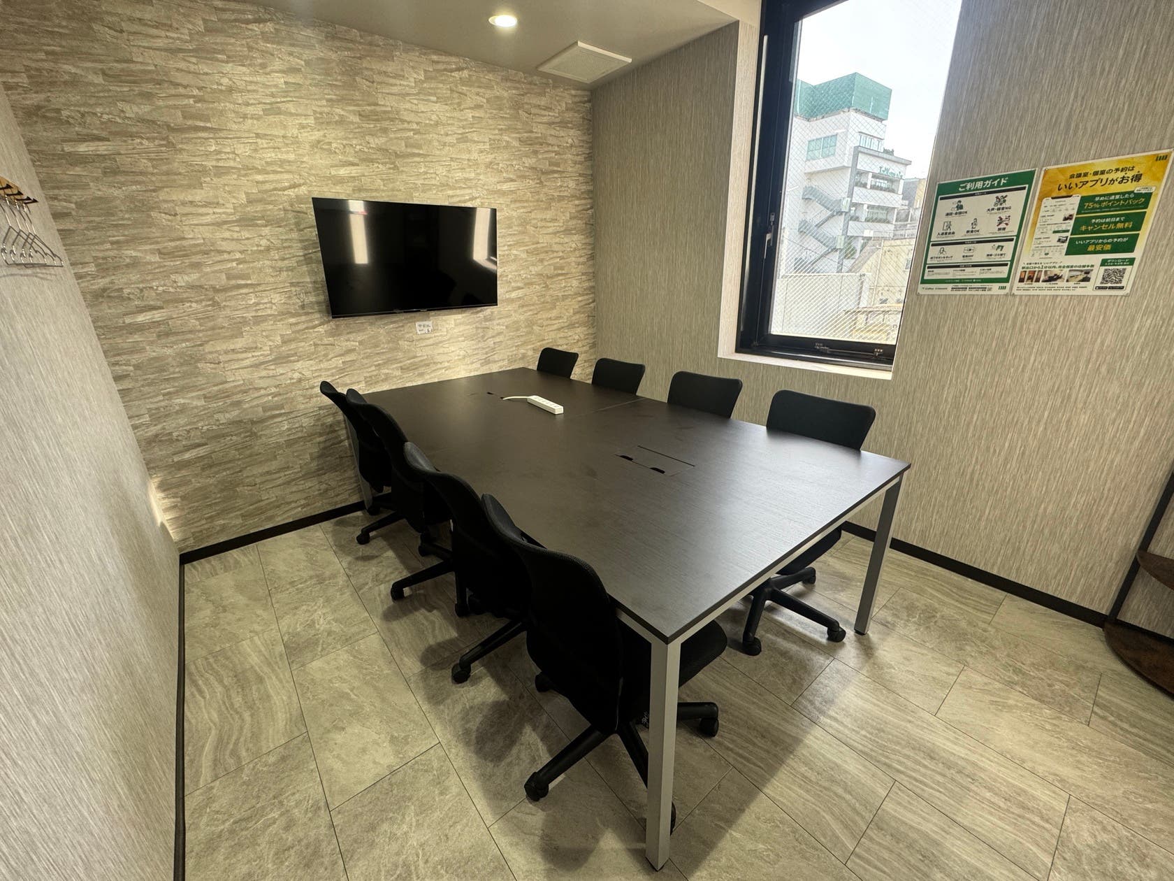 【神田駅から徒歩1分】モニター・フリードリンク付き8名会議室（Room A）※予約時間前は入室不可の写真5