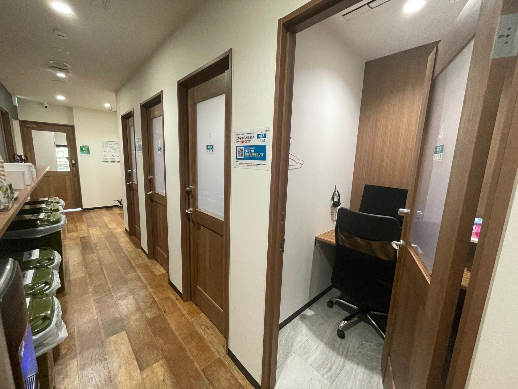 【神田駅から徒歩1分】モニター・フリードリンク付き2名個室（ブース17）※予約時間前は入室不可の写真4