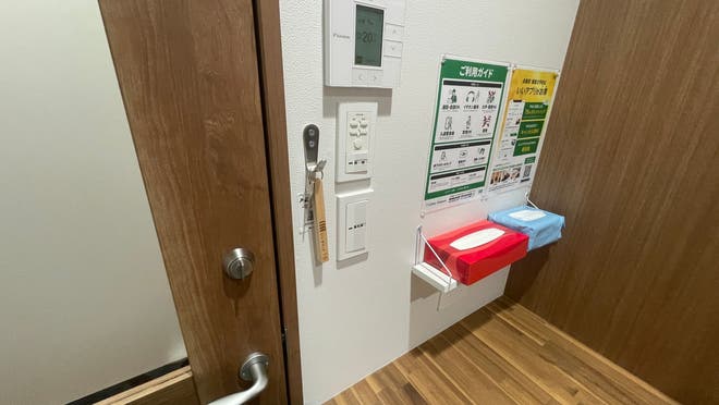 【神田駅から徒歩1分】モニター・フリードリンク付き2名個室(ブース16)※予約時間前は入室不可の写真3