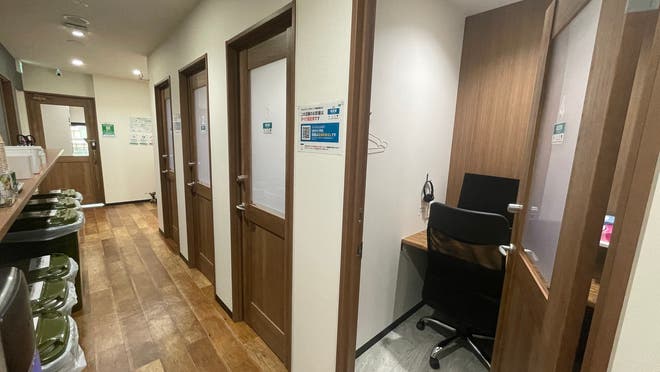 【神田駅から徒歩1分】モニター・フリードリンク付き2名個室(ブース16)※予約時間前は入室不可の写真4