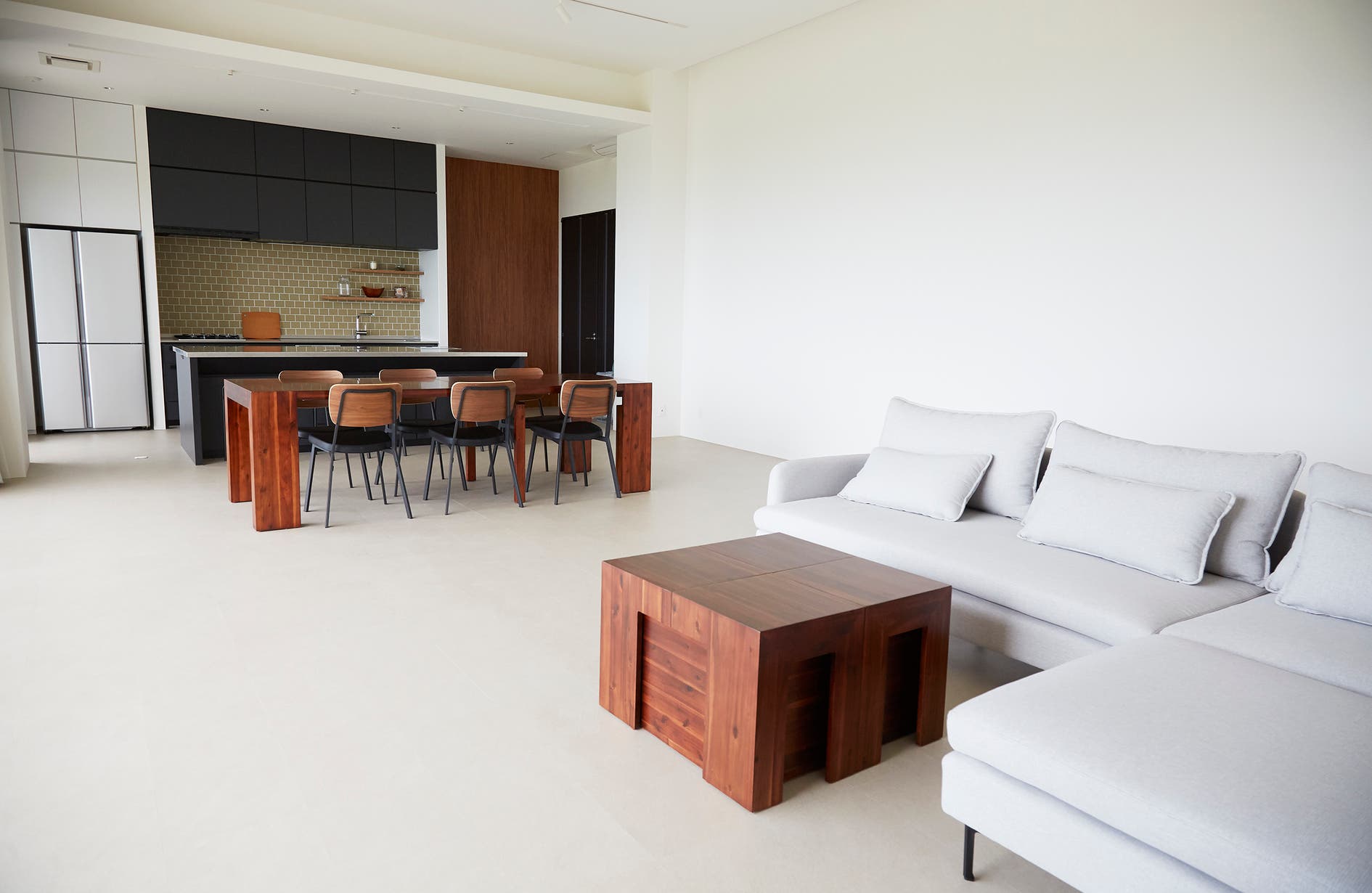 緑あふれる高台からの青い水平線とサンセット、屋上のプールから絶景を望むハウススタジオの写真3