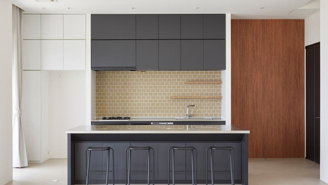 緑あふれる高台からの青い水平線とサンセット、屋上のプールから絶景を望むハウススタジオの写真9