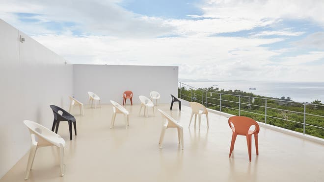 緑あふれる高台からの青い水平線とサンセット、屋上のプールから絶景を望むハウススタジオの写真17