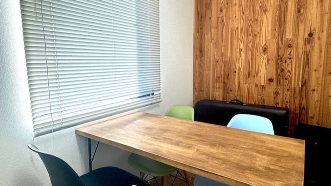 横浜駅東口徒歩7分コワーキングスペース「ヨコハマホップ」会議室 小の写真1