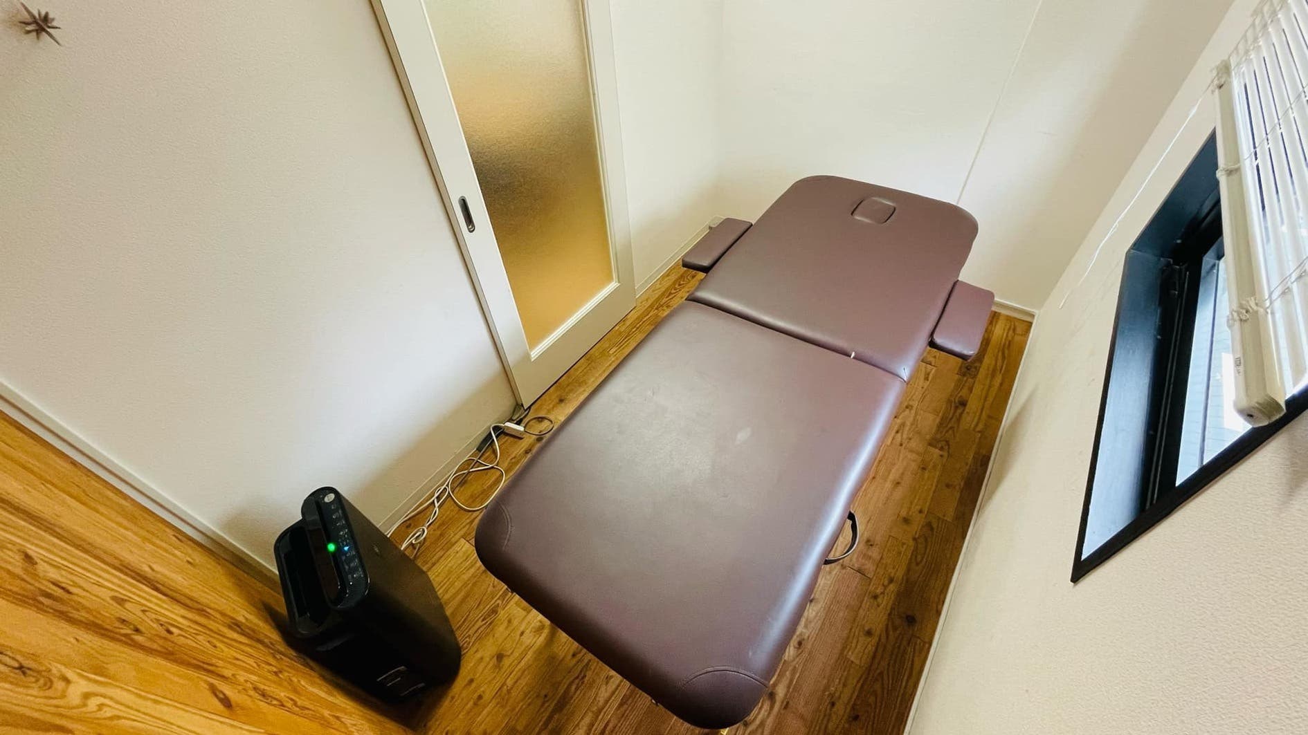 横浜駅東口徒歩7分コワーキングスペース「ヨコハマホップ」会議室 小の写真2