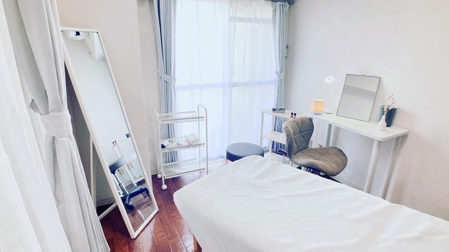 2面採光の角部屋【新大阪4分】静かな完全個室レンタルサロン💎全設備無料貸出💎エステ整体ネイル着替えメイクの写真1