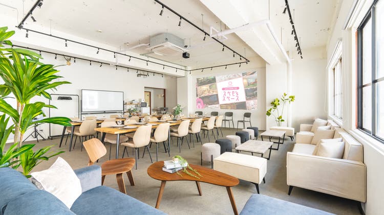 スペモ🏠歓送迎会🎊駅徒歩4分🏃♀️大画面プロジェクター🎥パーティー🎊会議🧑🏻💻飲み会🍺 751_LOUNGE関内の写真1