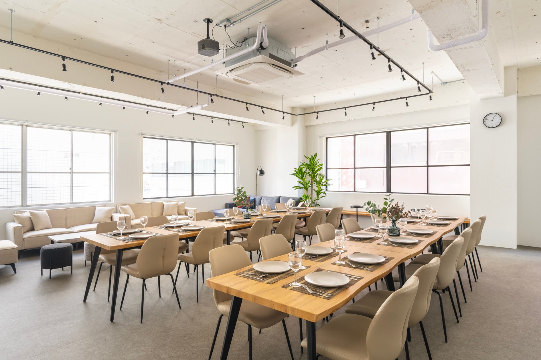 スペモ/忘年会/関内駅4分/大画面プロジェクター/セミナー/会議/懇親会/勉強会/イベント/751_LOUNGE関内の写真4