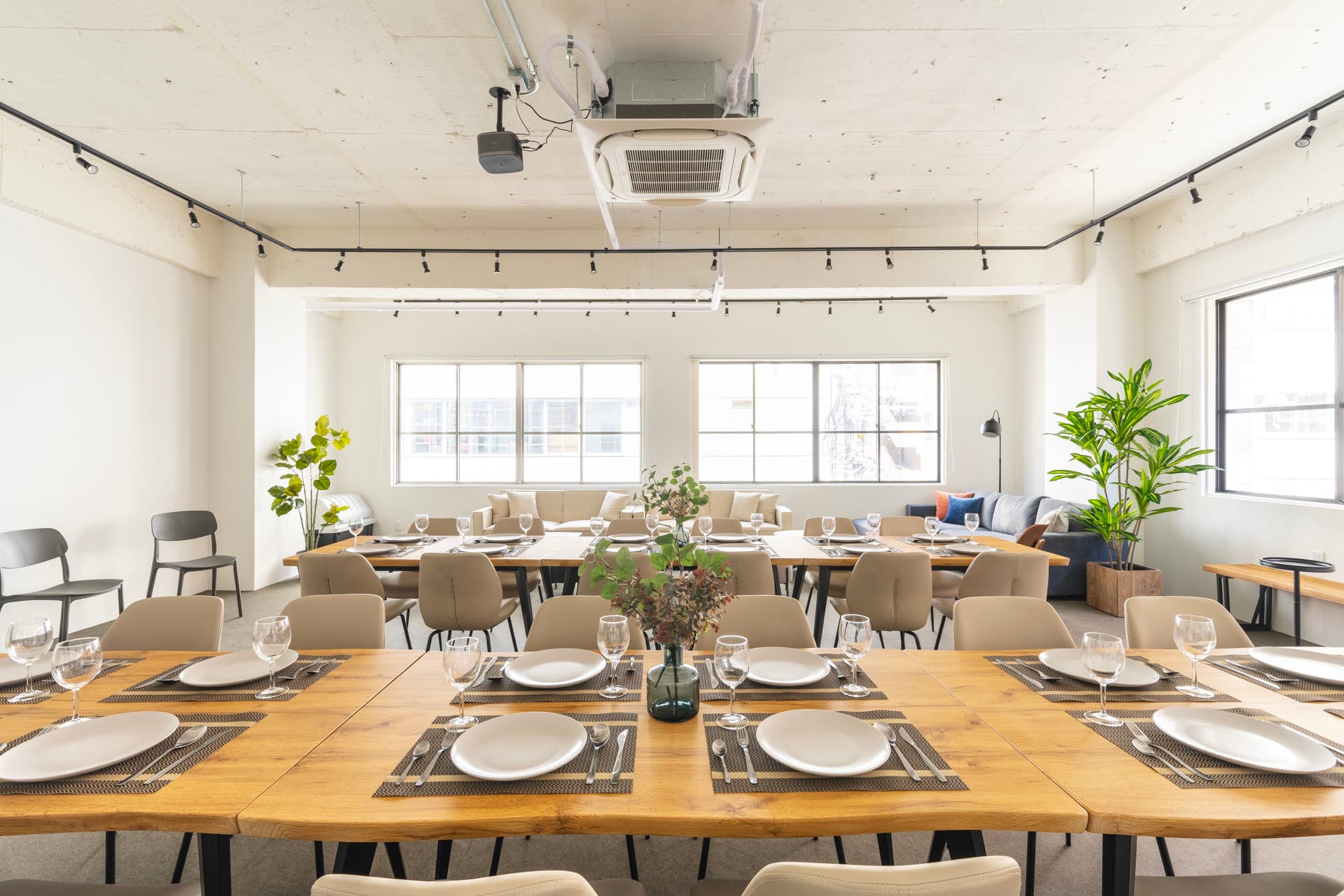 スペモ/忘年会/関内駅4分/大画面プロジェクター/セミナー/会議/懇親会/勉強会/イベント/751_LOUNGE関内の写真9