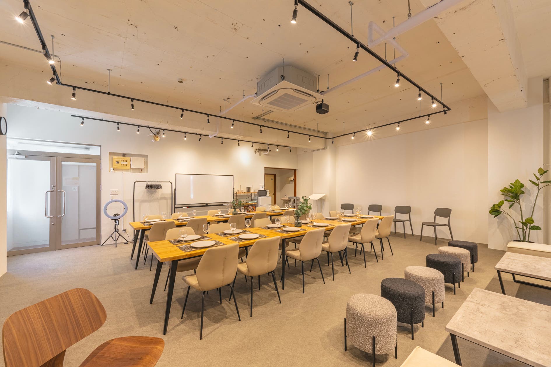 スペモ/忘年会/関内駅4分/大画面プロジェクター/セミナー/会議/懇親会/勉強会/イベント/751_LOUNGE関内の写真11