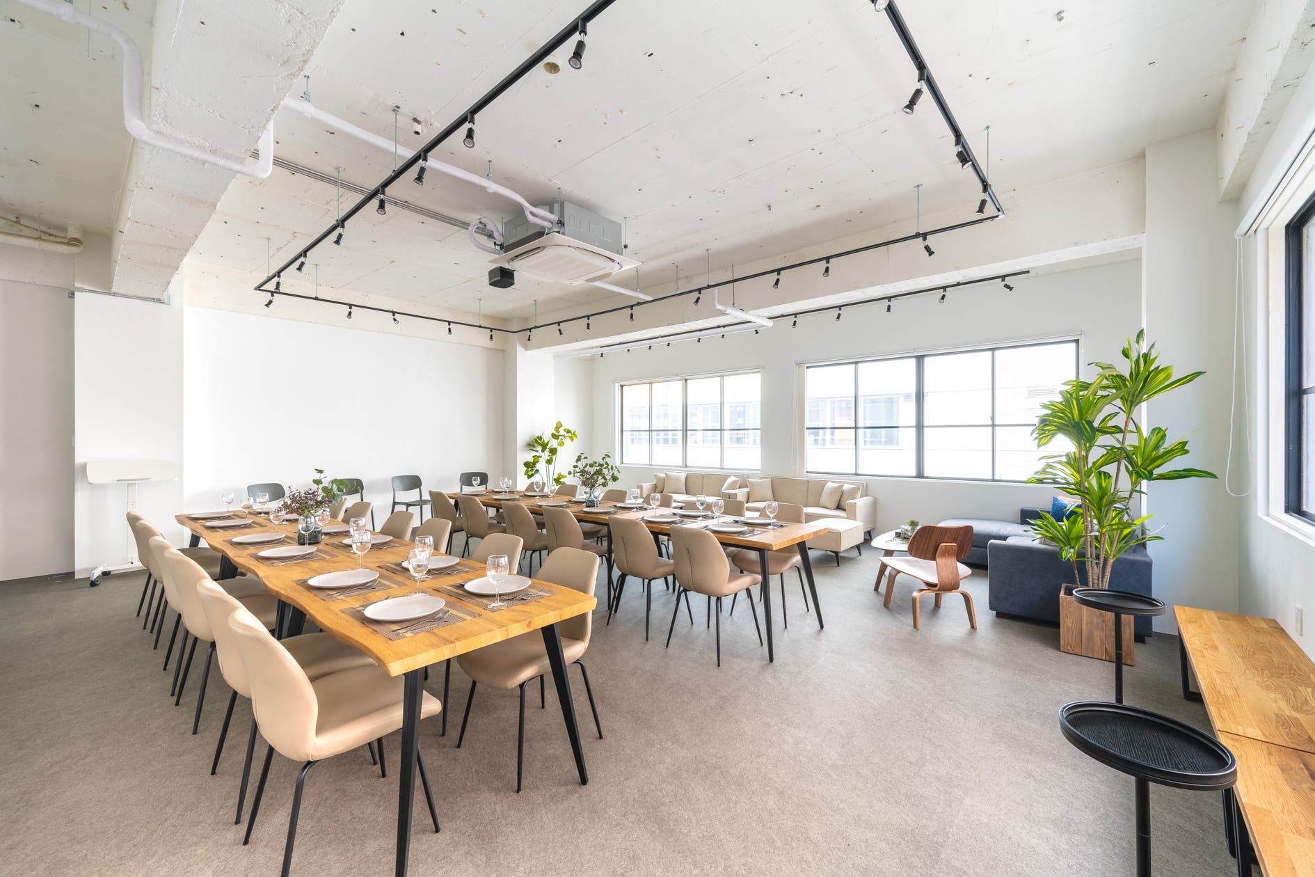 スペモ/忘年会/関内駅4分/大画面プロジェクター/セミナー/会議/懇親会/勉強会/イベント/751_LOUNGE関内の写真2