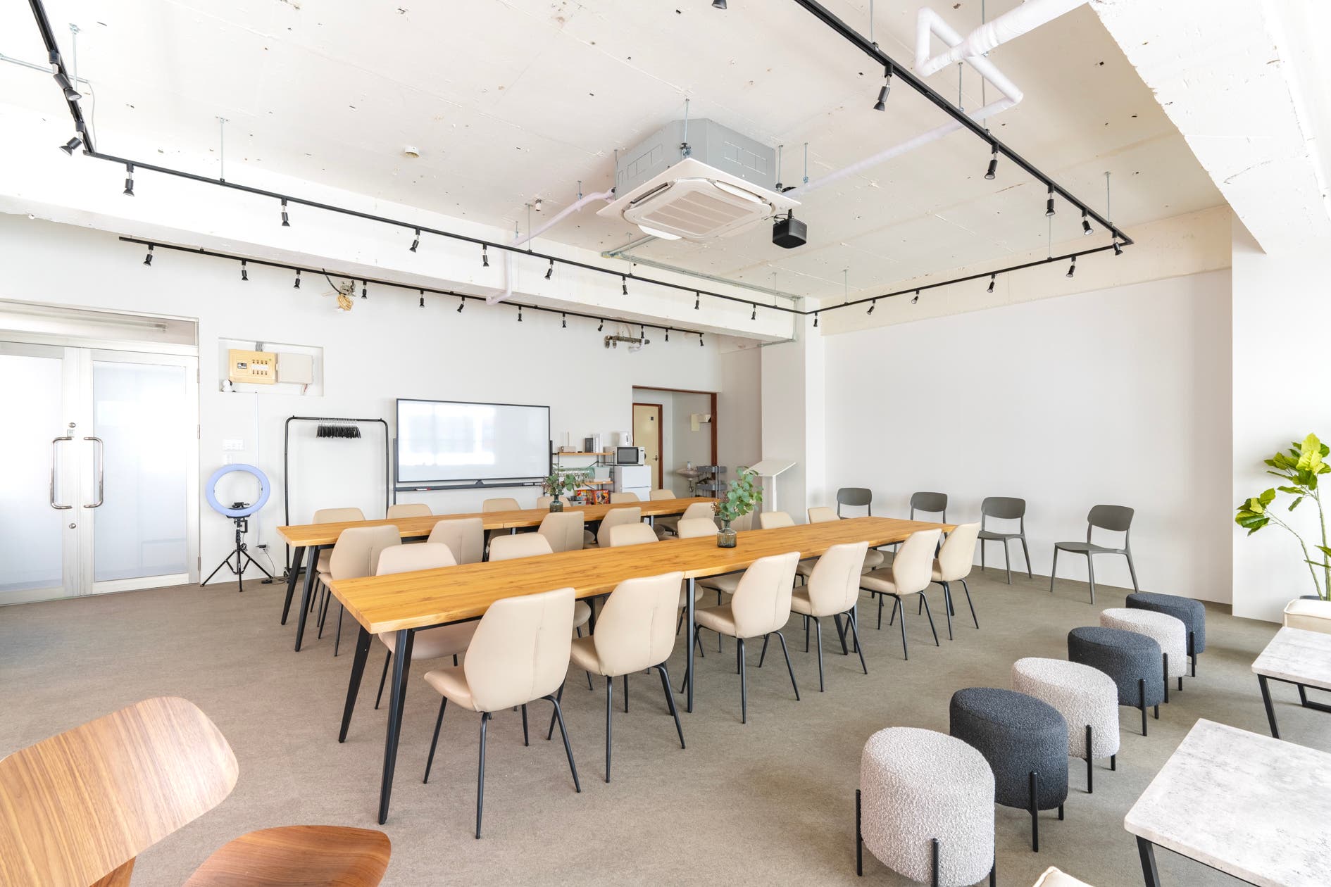 スペモ/忘年会/関内駅4分/大画面プロジェクター/セミナー/会議/懇親会/勉強会/イベント/751_LOUNGE関内の写真15