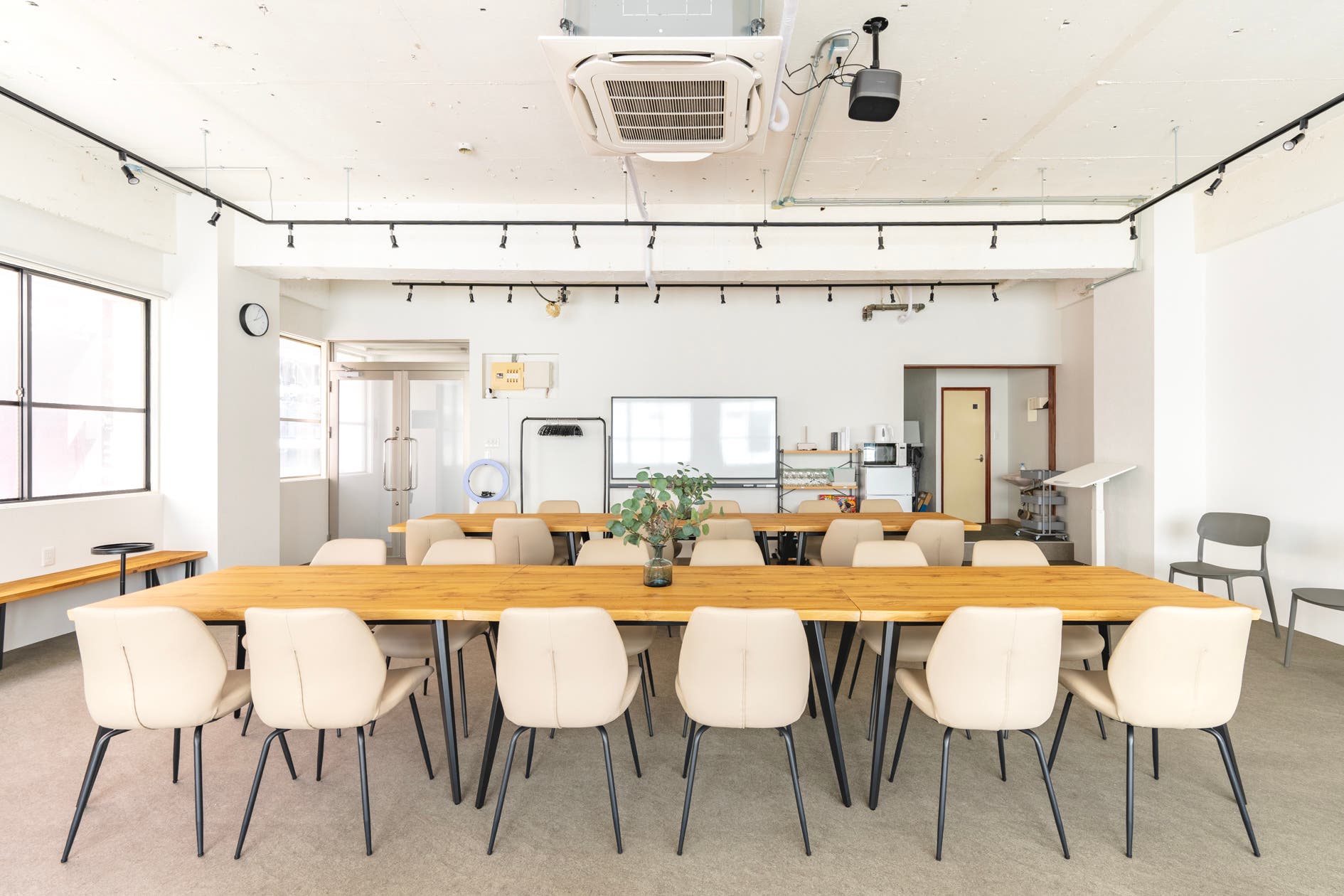 スペモ/忘年会/関内駅4分/大画面プロジェクター/セミナー/会議/懇親会/勉強会/イベント/751_LOUNGE関内の写真16