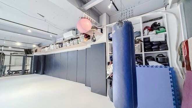 2025年5月リニューアル!サンドバッグ、金網、道具貸出あり!本格格闘技練習、ウェイトトレーニング可能ですの写真3