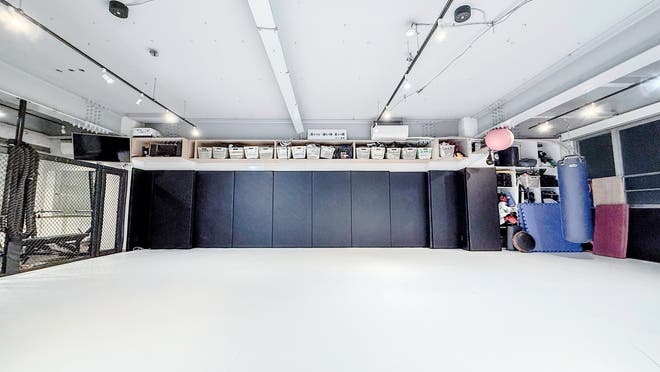 2025年5月リニューアル!サンドバッグ、金網、道具貸出あり!本格格闘技練習、ウェイトトレーニング可能ですの写真4